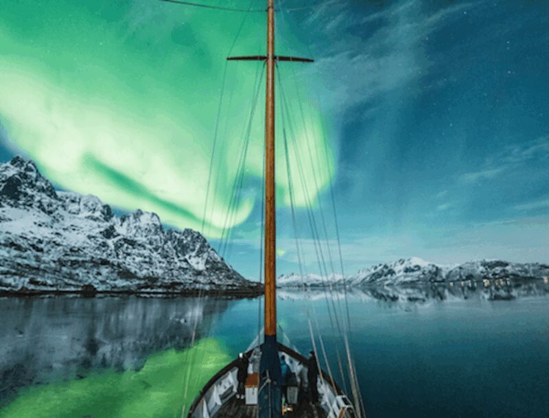 Tromso: Luxury Northern Lights Cruise with Hot Tub & Dinner - The Experience in Detail