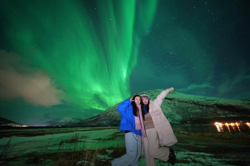 Tromso: Northern Lights Minibus Tour with Campfire - Photography and Memories