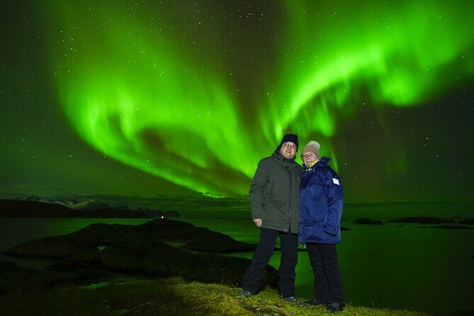 Tromsø: Northern Lights Minibus Tour with Expert Guides - Key Points