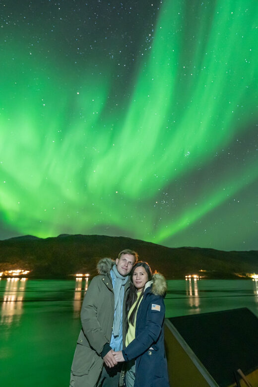 Tromsø: Northern Lights Tour w/Photo, Suits and Local Guide - Key Points
