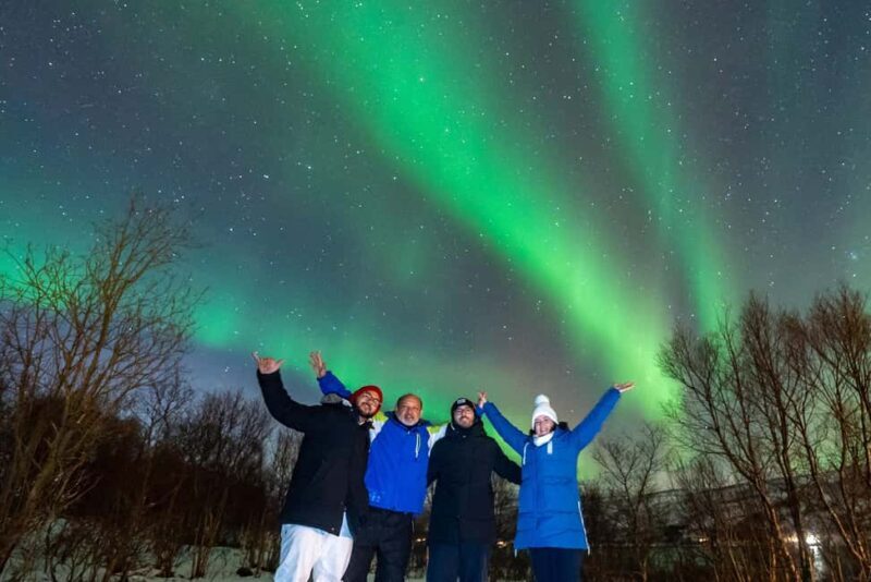 Tromsø: Northern Lights Tour with Photos, Hot Meal & Drinks - The Value for Money