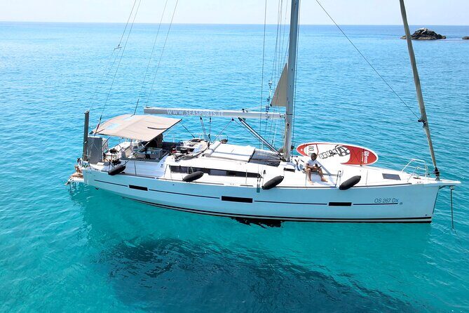 Tropea, Exclusive tour 15-meter Sailing Boat - 4h with Aperitif - Key Points