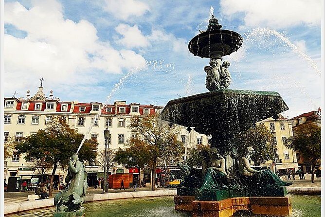 Tuk tuk Lisbon a discovery à la carte without fatigue. Lisbon differently.01 - Who Would Love This Tour?