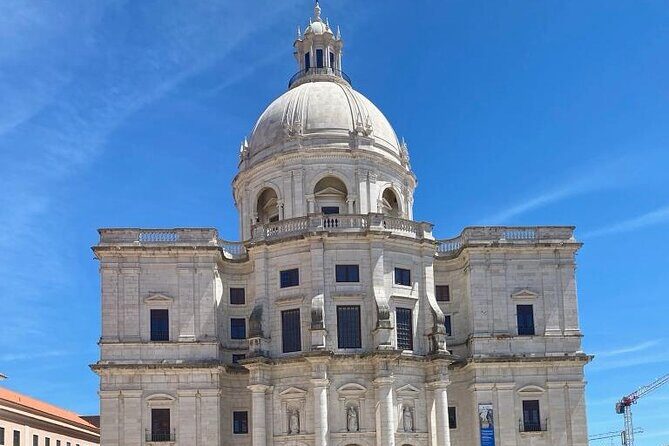 Tuk-Tuk Lisbon Tour 1 - 3hours - The Heart of Alfama — Lisbon Cathedral and Miradouro de Santa Luzia