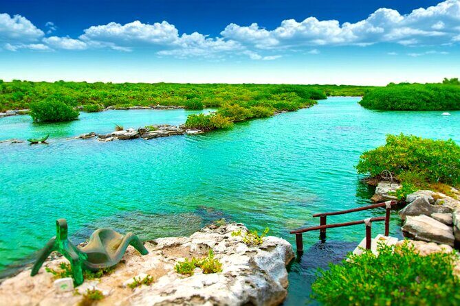 Tulum Ruins, Gran Cenote and Yal Ku Lagoon Day Tour - Lunch at El Camello Jr.