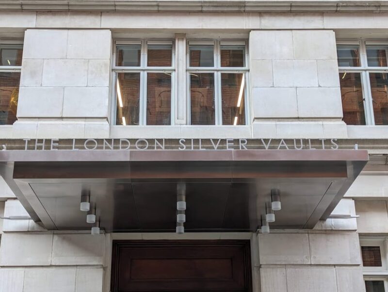 Turmoil, Templars, Oliver Twist: London's Squalor & Splendor - Exploring Londons Layers: A Detailed Breakdown