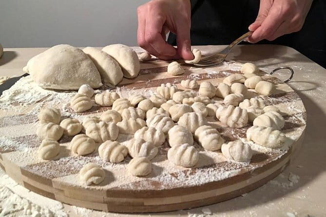 Tuscan Cooking Class in an Art Gallery in Florence - Key Points