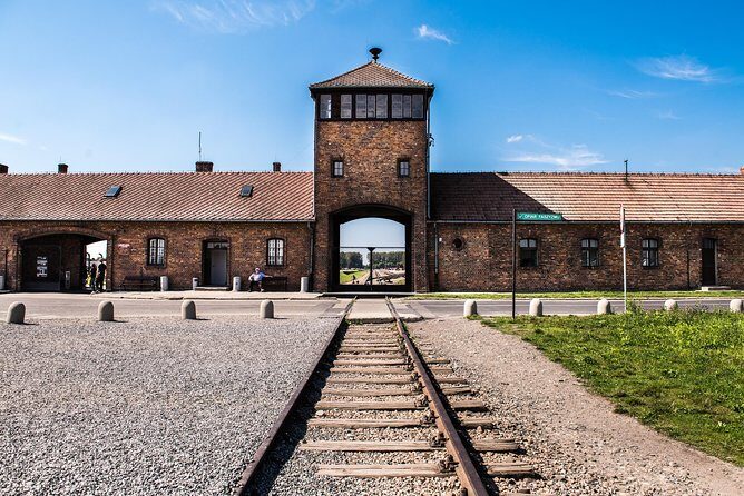 Two Day Trip to Auschwitz Birkenau and Wieliczka Salt Mine - What Makes This Tour Stand Out?