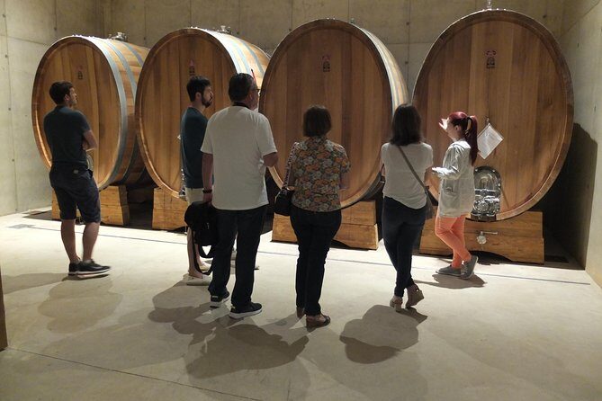 Two wineries tour with wine tasting - Key Points