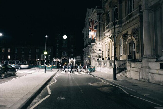 Ultimate Guided Tour of London - Exploring the Details of the Tour