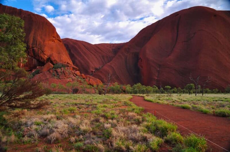 Uluru: Sacred Sites Tour + Sparkling at Sunset & BBQ Dinner - Key Points