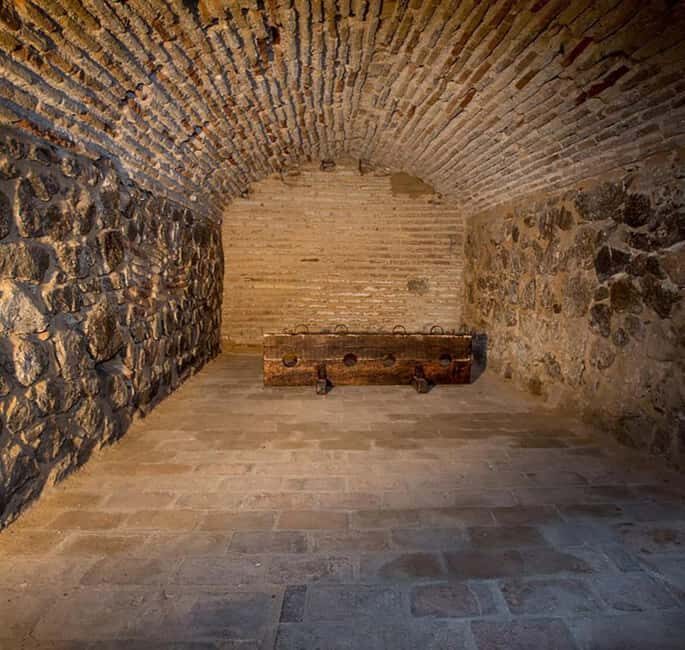 Underground Toledo: Roman baths, dungeons, and secrets beneath the city - Exploring Toledo’s hidden depths: what to expect