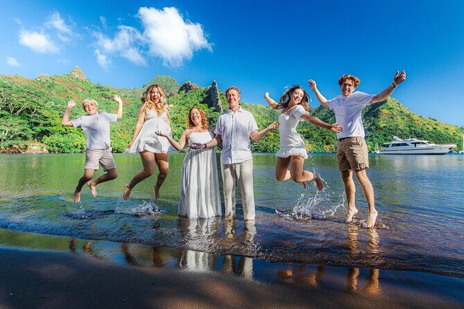 Unique photo shoot in the heart DE Moorea: Beach & mountain combo - Exploring Moorea Through a Lens: What to Expect