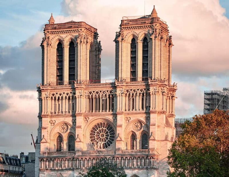 Unknown Paris: Walking Tour with an Expert Guide - Key Points