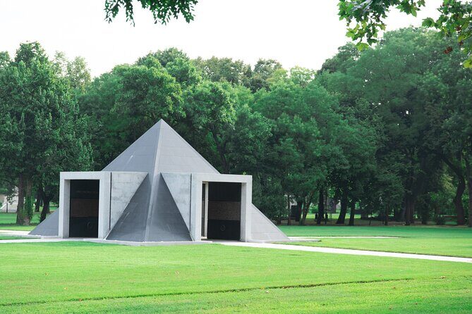 Urban Tour of Budapest's Most Controversial District. - What to Expect from the Itinerary