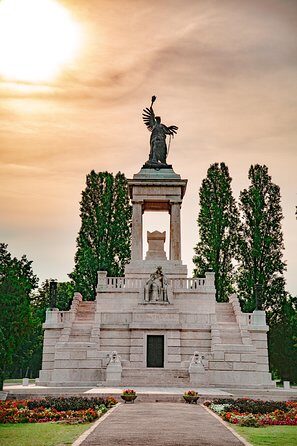 Urban Tour of Budapest's Most Controversial District. - The Value of the Experience