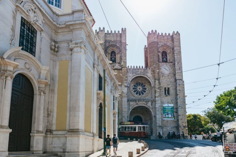 Vadio: Lisbon Old Town Private Tuk Tuk Tour - The Itinerary Breakdown: What to Expect