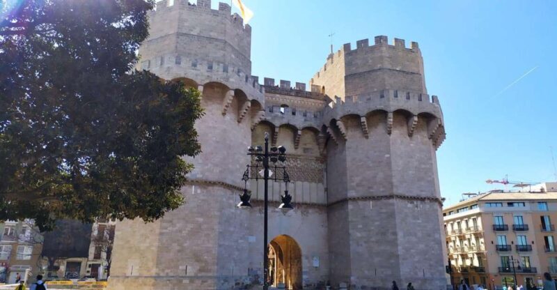 Valencia: City Walking Tour with Top Attractions - ITALIAN - Key Points