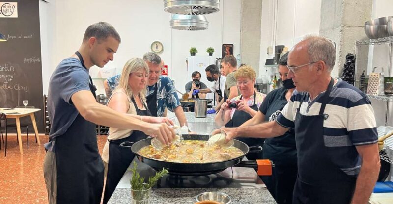 Valencia: Evening Guided Paella Workshop, Tapas, and Drinks - Key Points