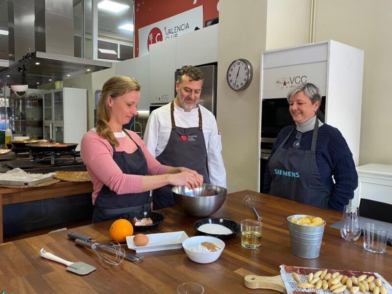 Valencia: Paella Workshop and Algiros Market Visit - Group Size & Atmosphere