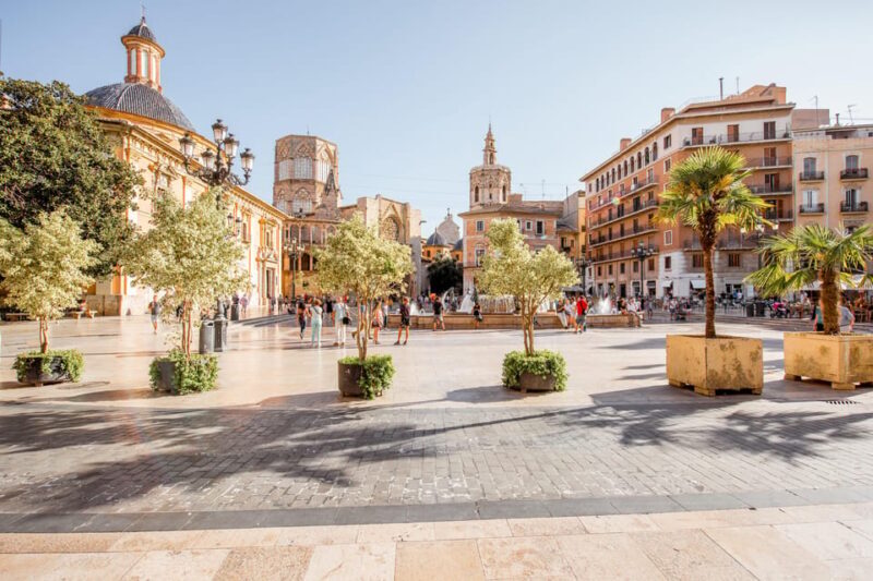 Valencia: Private Brunch Tour with Basic Spanish Learning - Key Points