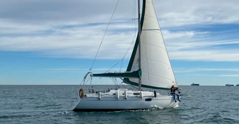 Valencia: Private Sailing Trip with Snacks and Drinks - The Experience and Crew