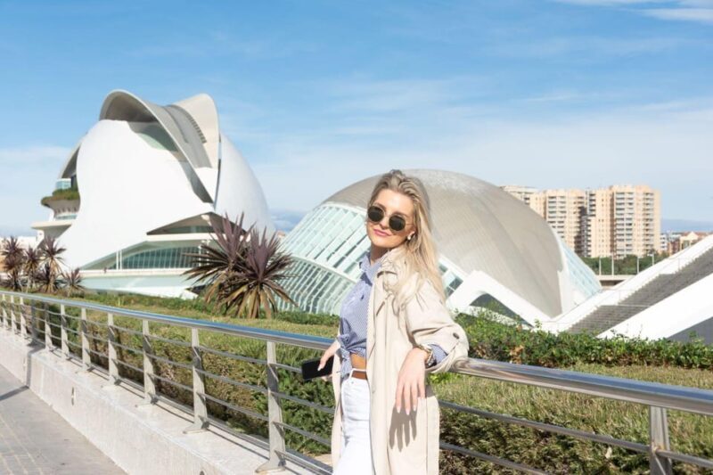 Valencia: Professional photoshoot at City of Arts & Sciences - What You Receive