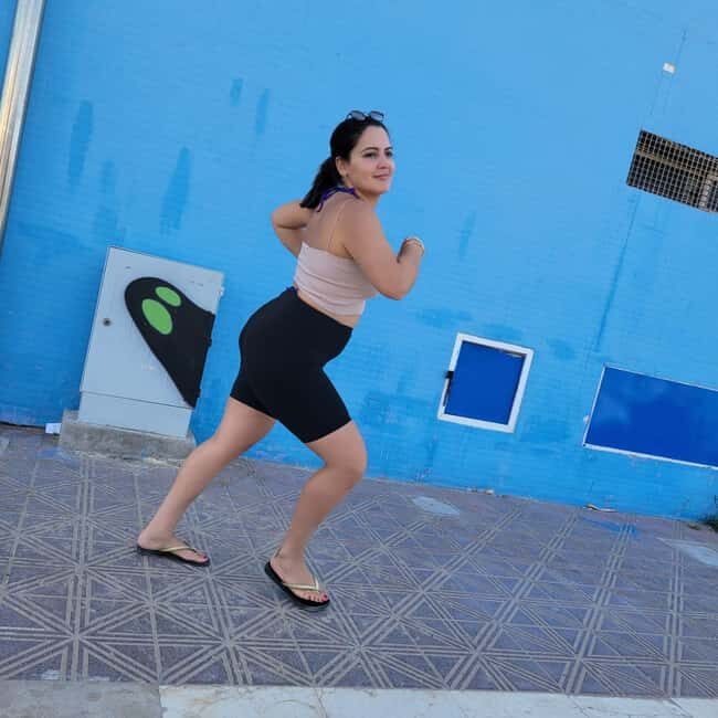 Valencia: Salsa Class by Malvarrosa Beach - An Enchanting Beachside Dance Experience