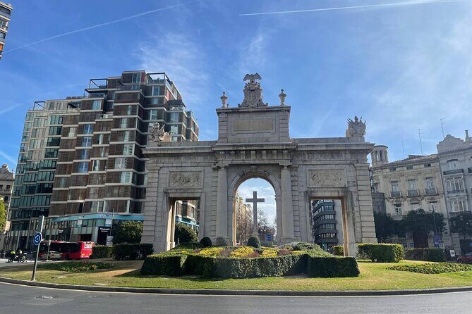 Valencia: Top 25 Highlights Guided Bike Tour - Key Points