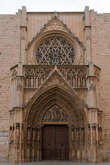 Valencia Tour "Between Vice and Virtue" - Key Points