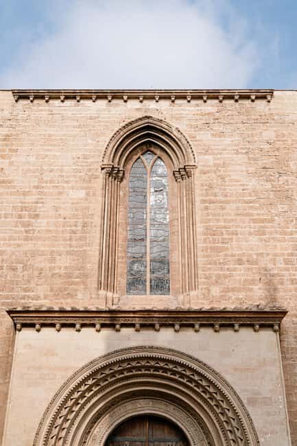 Valencia Tour "Between Vice and Virtue" - Exploring Valencias Contrasts: What to Expect from the "Between Vice and Virtue" Tour