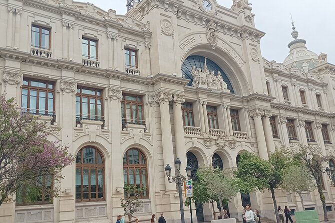 Valencia tour with cathedral included. - Key Points