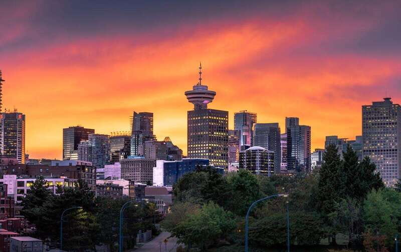 Vancouver: Attractions by Twilight Guided Tour with Dinner - Practical Tips for Travelers