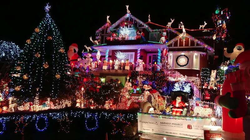 Vancouver: Christmas Tour with Light Festival Entrance - Key Points