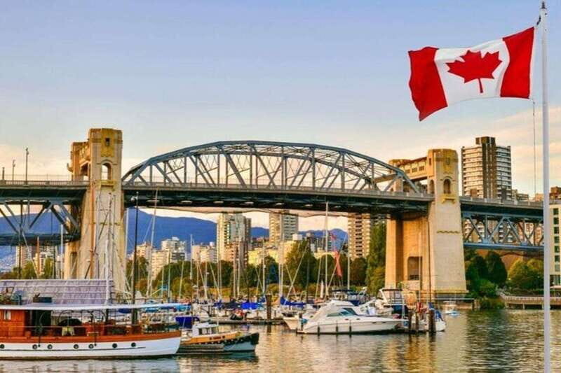Vancouver : Must-See Attractions Walking Tour With A Guide - An In-Depth Look at the Vancouver Must-See Attractions Walking Tour