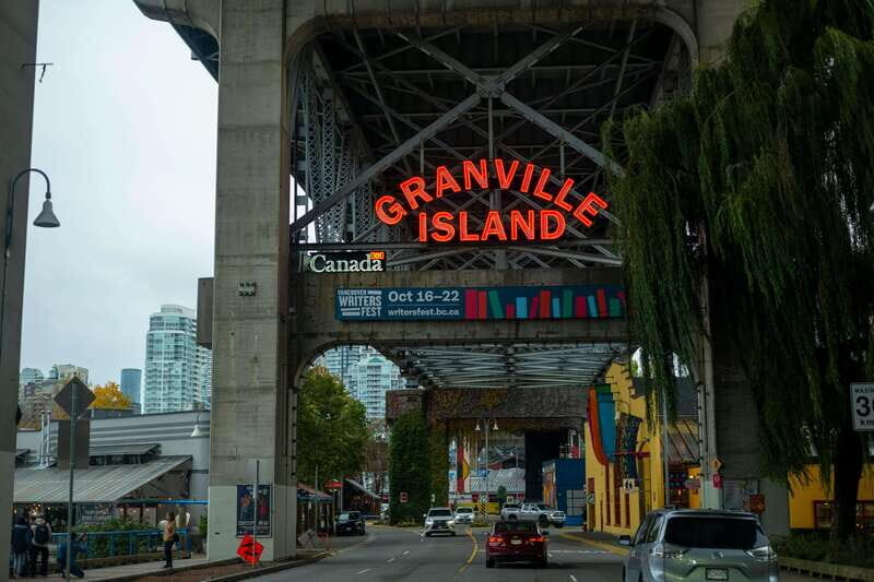 Vancouver: Private City Sights Tour by Minibus (3hrs) - Key Points