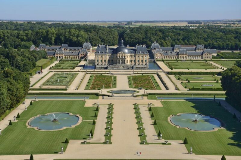 Vaux le Vicomte Chateau Entry Ticket and Chateaubus Transfer - Key Points  