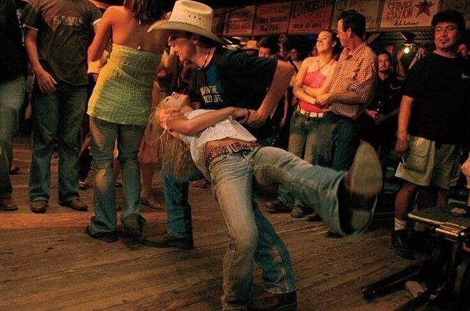 Vegas Country Bar Crawl: Party Bus & Drinks Included - Who Would Enjoy This Tour?