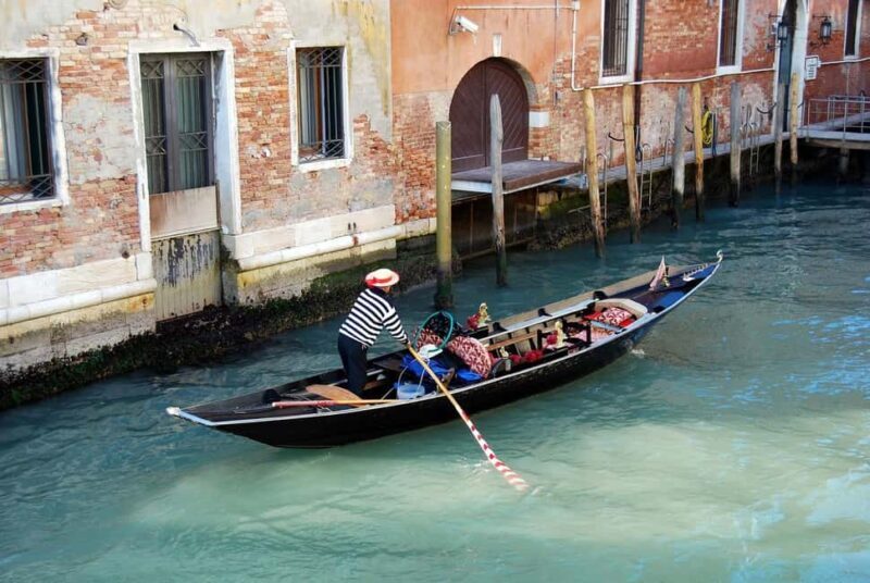Venetian Private Sandolo tour - What is the Sandolo Boat?
