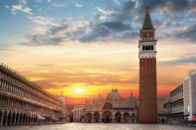 Venezia Walking Tour with Audio and Written Guide by a Local - Key Points
