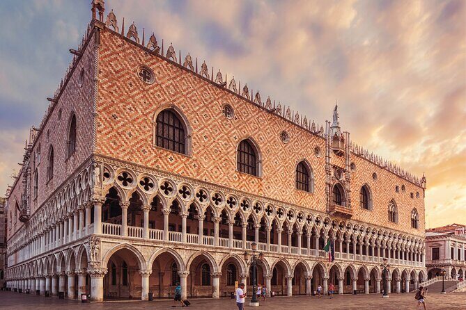 Venezia Walking Tour with Audio and Written Guide by a Local - Who Will Love This Tour?