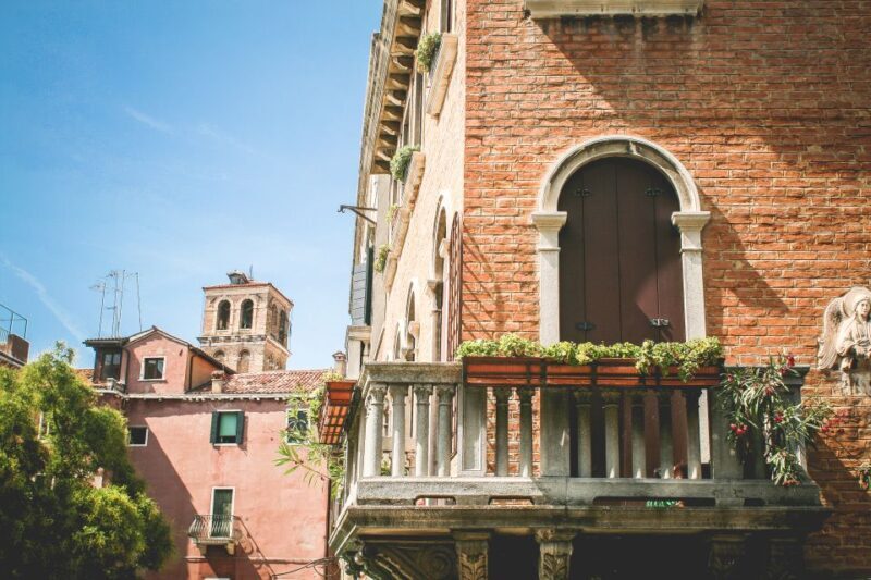 Venice: 1.5-Hour Wandering Around the City - Key Points