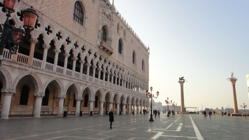 Venice: 1.5-Hour Wandering Around the City - Exploring Venice in 90 Minutes: What to Expect