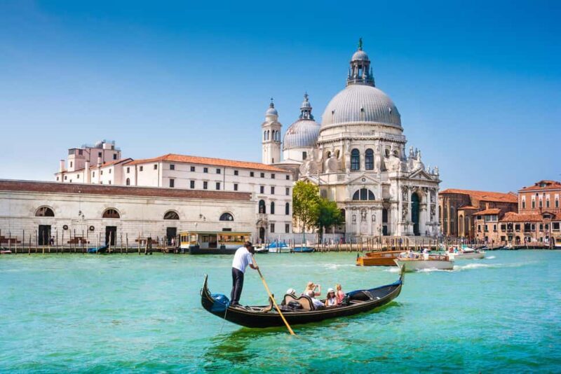Venice: 30 minutes Enchanting Gondola Ride - The Itinerary in Detail