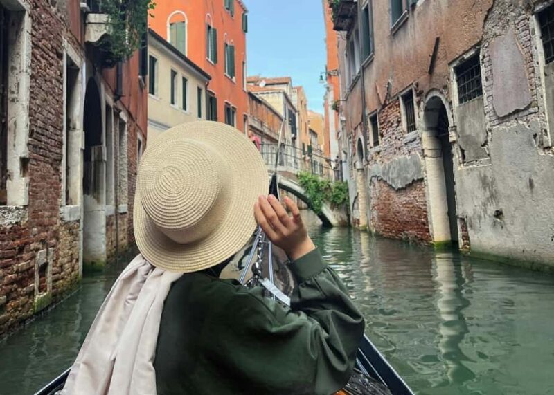 Venice: Crafted Gondola Under Breathtaking Bridge of Sighs - Key Points