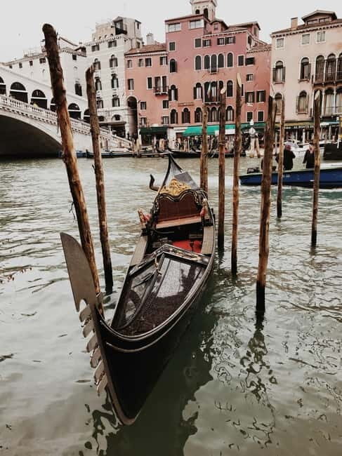 Venice: Gondola Ride under the Bridge of Sighs and Premium Audio Guide - Practical Details and Tips