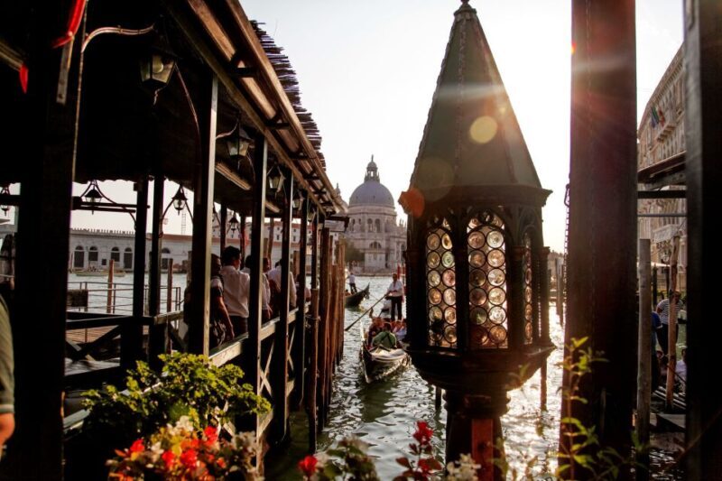 Venice: Gondola Ride with Live Guide or Audio Guide - Breaking Down the Experience