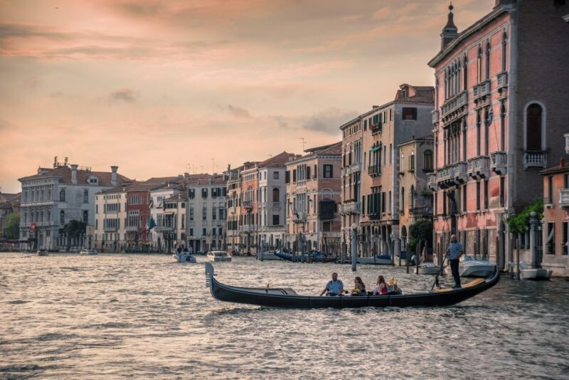 Venice: Grand Canal Gondola Experience with Live Commentary - Final Thoughts: Who Is This Tour For?