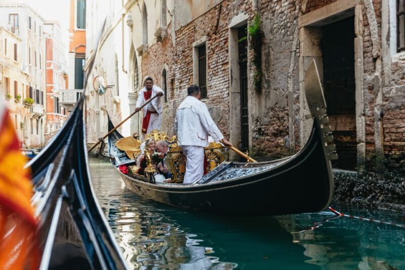 Venice: Grand Canal Gondola Ride with App Commentary - Practical Details and Tips