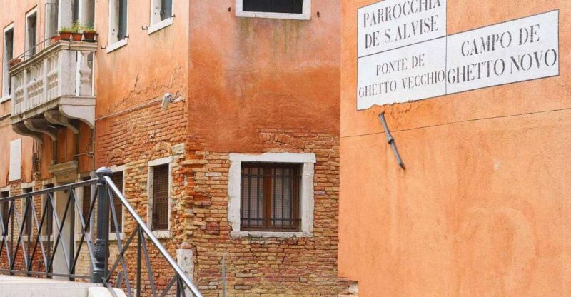 Venice: Jewish Ghetto Walking Tour with Synagogue Visits - Visiting the Synagogues: Hidden Gems Inside